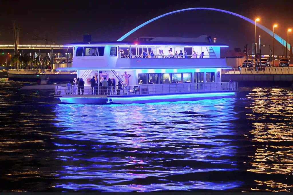 Catamaran Dinner Cruise in Dubai – Buffet and Skyline Views